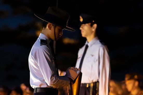 Member Catafalque Party Stands Guard Coogee Editorial Stock Photo ...