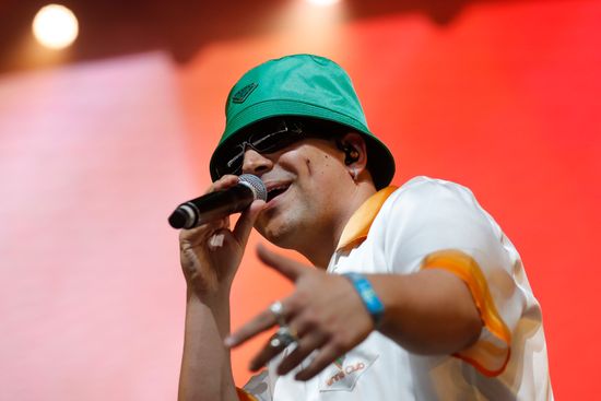 Azad Right Rb Duo Emotional Oranges Editorial Stock Photo - Stock Image ...