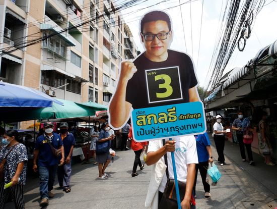 Team Member Holds Election Campaign Handbill Editorial Stock Photo ...