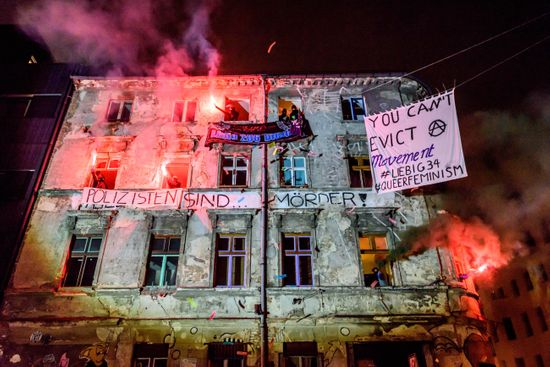 Leftwing Autonomists Demonstrate Berlinmitte Against Eviction Editorial ...