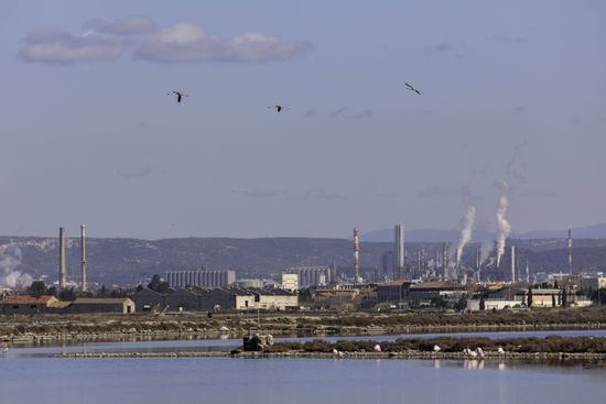 Berre Pond Lyondell Basel Refinery Berre Editorial Stock Photo - Stock ...