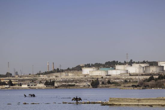 Berre Pond Lyondell Basel Refinery Lyondell Editorial Stock Photo ...