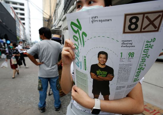 Team Member Holds Election Campaign Handbill Editorial Stock Photo ...