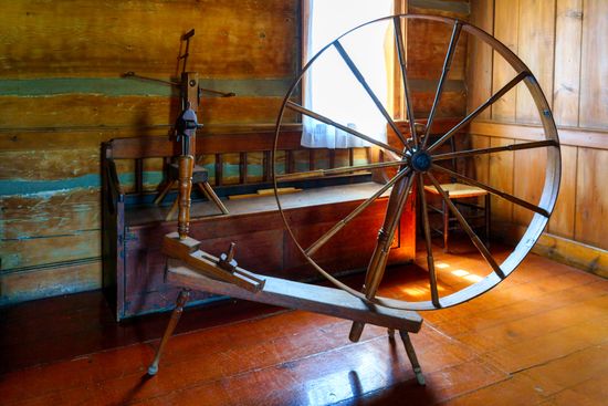 Antique Colonial Spinning Wheel Inside House Editorial Stock Photo ...