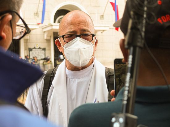 Running Priest Fr Robert Reyes Interviewed Editorial Stock Photo ...