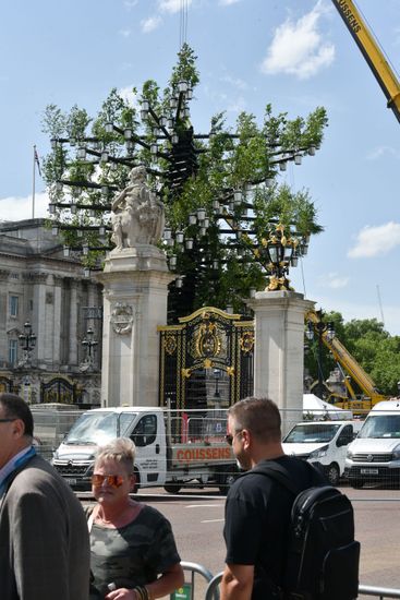 Thomas Heatherwick Tree Trees Being Constructed Editorial Stock Photo ...