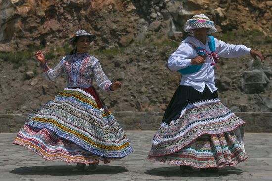 Local Dancers Wearing Traditional Local Dresses Editorial Stock Photo ...