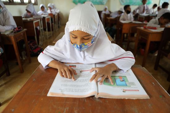 Elementary School Students Attend Lesson Wearing Editorial Stock Photo ...