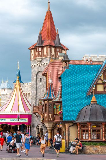 People Tourists Enjoying Magic Kingdom Multi Editorial Stock Photo ...