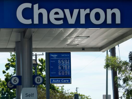 Chevron Gas Station Displays Gas Prices Editorial Stock Photo - Stock ...
