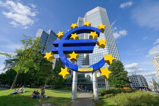 Euro Logo Eurotower Ecb Kaiserstrasse Frankfurt Editorial Stock Photo ...