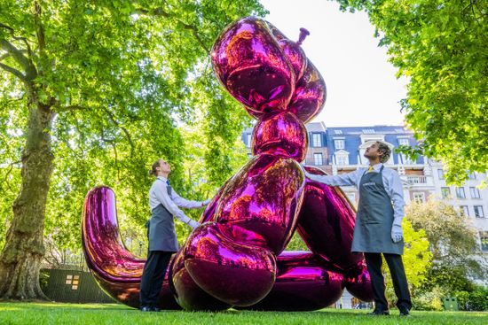 Jeff Koons Balloon Monkey Magenta Est Editorial Stock Photo - Stock ...
