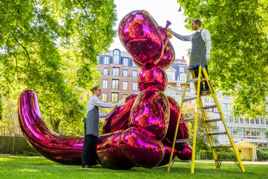 Jeff Koons Balloon Monkey Magenta Est Editorial Stock Photo - Stock ...