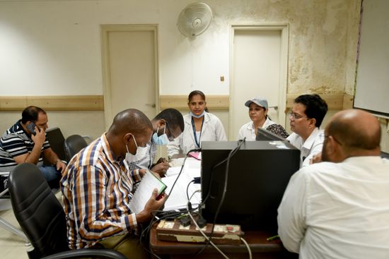 World Health Organization Who Team Reviews Editorial Stock Photo ...