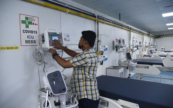 Bmc Official Inspects Icu Beds Inside Editorial Stock Photo - Stock ...