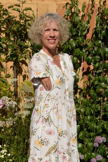 Sue Kent Bbc Gardeners World Presenter Editorial Stock Photo - Stock ...