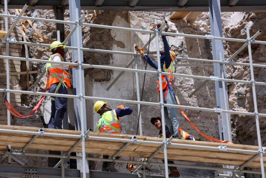 Builders Work Reconstruction Site Alhadbaa Minaret Editorial Stock ...
