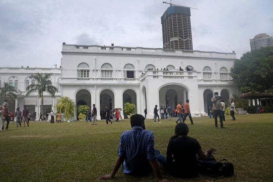 Crowds Outside Presidents Residence Colombo Sri Editorial Stock Photo ...