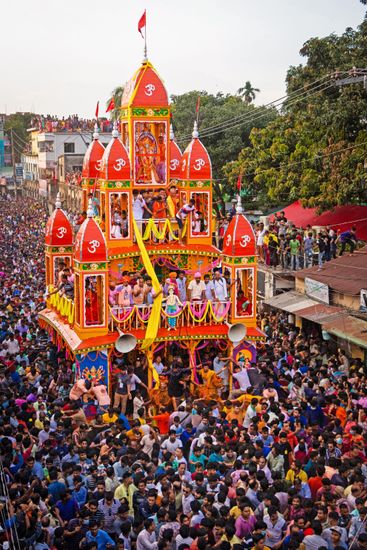 Pulling Tallest Chariot Bangladesh Hindu Devotees - Foto de stock de ...