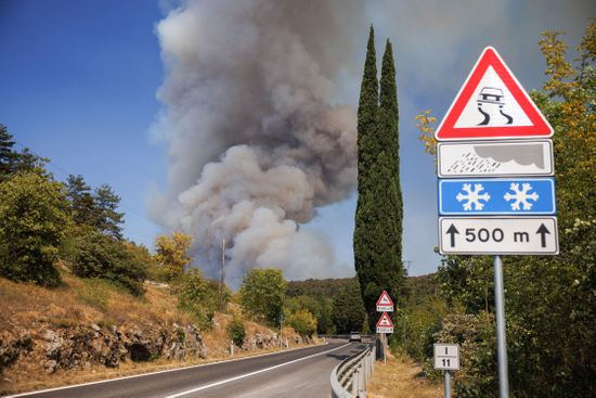 Smoke Large Wildfire Border Miren Northeast Editorial Stock Photo ...