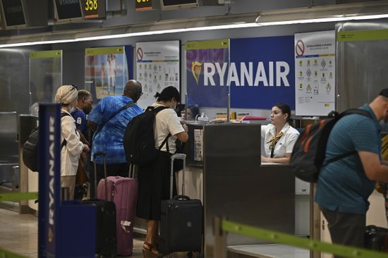 Passengers Wait Line Ryanair Checkin Desks Editorial Stock Photo ...