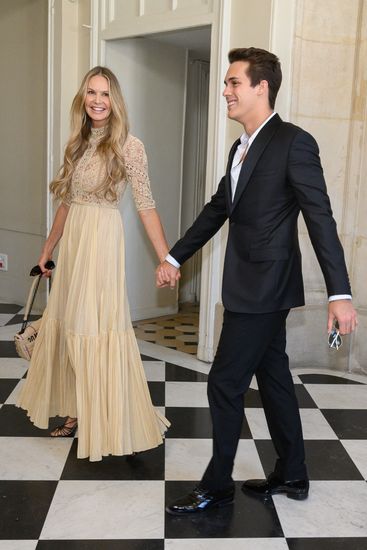 Elle Macpherson Son Flynn Busson Attend - Foto de stock de contenido ...