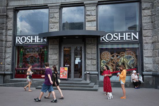 People Walk Past Roshen Confectionery Store Editorial Stock Photo ...