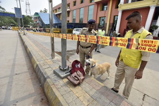 Delhi Police Bomb Sqaud Searching Bombs Editorial Stock Photo - Stock ...