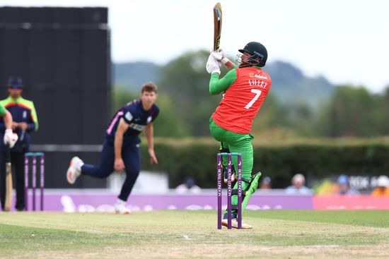 Aaron Lilley Pulls Short Ball Martin Editorial Stock Photo - Stock ...