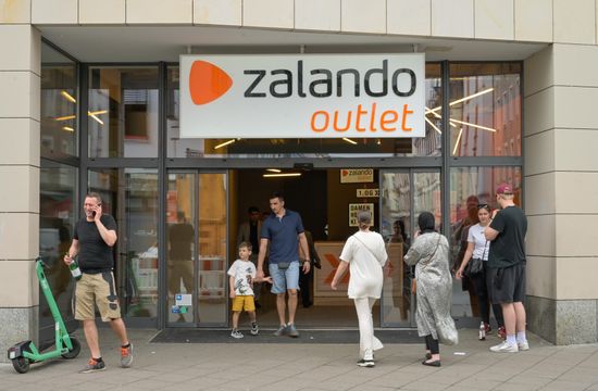 Zalando Outlet Leipziger Strasse Bockenheim Frankfurt Editorial Stock Photo - Stock Image ...