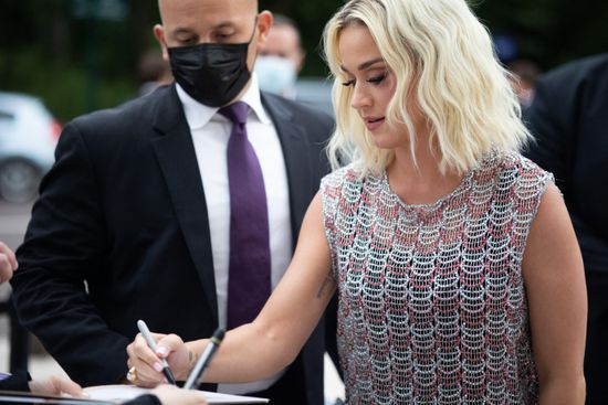 American Singer Katy Perry Sign Autographs Editorial Stock Photo ...