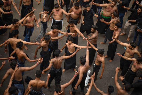 Indian Shiite Muslims Beat Their Chests Editorial Stock Photo - Stock ...