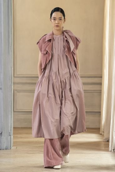 Handout Model Wearing Original Creation Spring Editorial Stock Photo ...