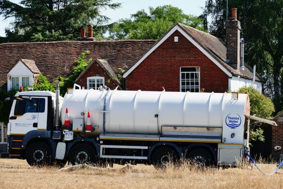 Thames Water Tanker Pumps Water Tanks Editorial Stock Photo - Stock ...