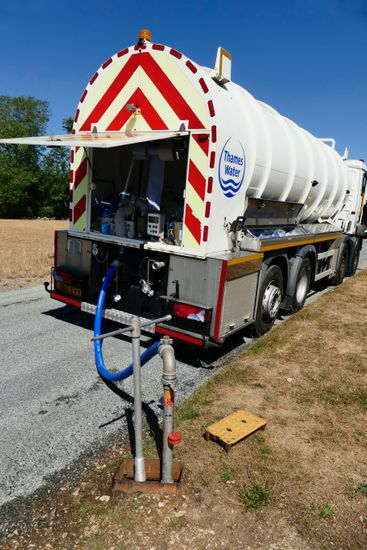 Thames Water Tanker Pumps Water Tanks Editorial Stock Photo - Stock ...