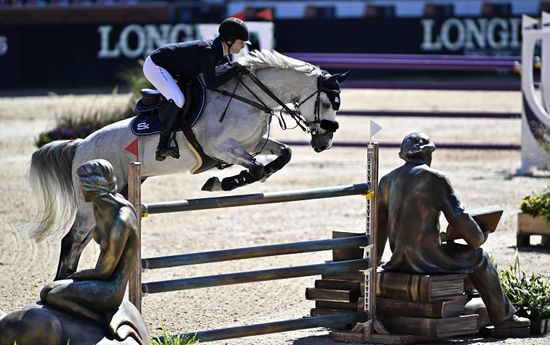 Jennifer Pederson Den Riding Crossbar Melloni Editorial Stock Photo ...