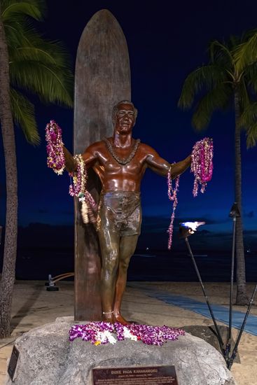 Duke Paoa Kahanamoku Statue Waikiki Beach Editorial Stock Photo - Stock ...