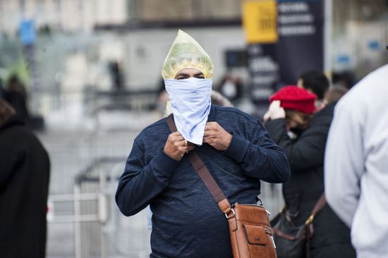 Tourists Wear Medical Masks Louvre Precaution Editorial Stock Photo ...