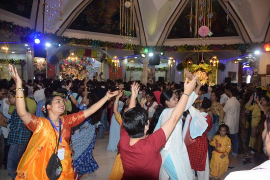 Devotes Prayer Iskcon Temple On Janmashtami Editorial Stock Photo ...