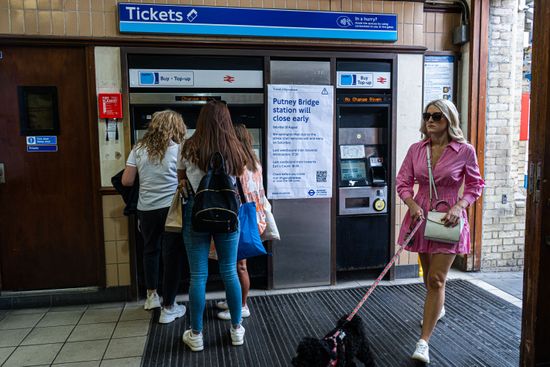 Information Sign Warning Commuters Putney Bridge Editorial Stock Photo ...