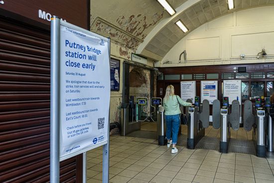 Information Sign Warning Commuters Putney Bridge Editorial Stock Photo ...