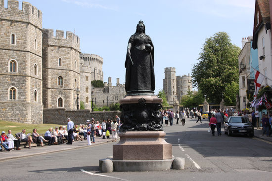 Queen Victoria Statue Windsor England Britain Editorial Stock Photo ...