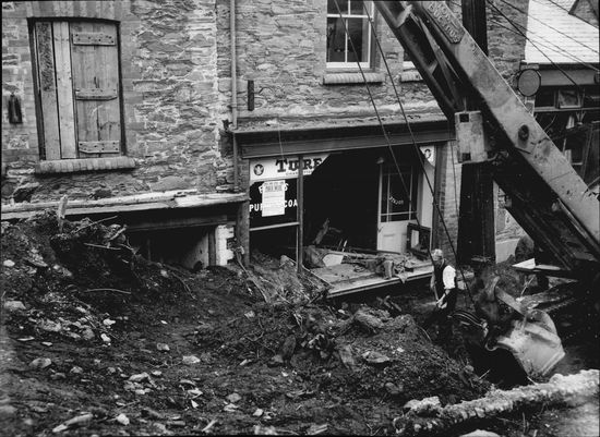 Lynemouth Flood Crane Clears Debris Shop Editorial Stock Photo - Stock ...