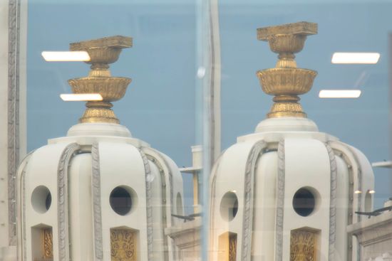 Democracy Monument Reflected On Mirror During Editorial Stock Photo ...