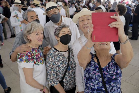 Elderlies Gathered On Esplanade Monument Revolution Editorial Stock ...