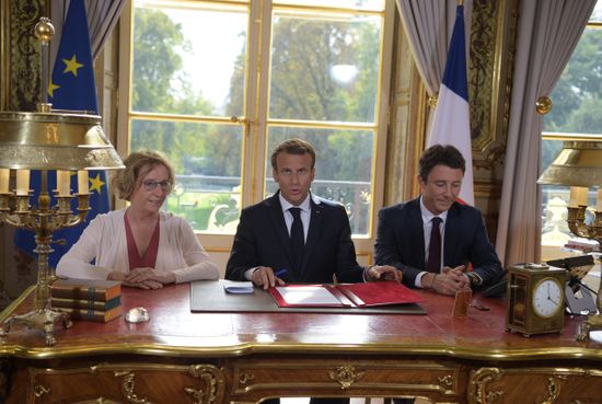 French President Emmanuel Macron C Signs Editorial Stock Photo - Stock ...