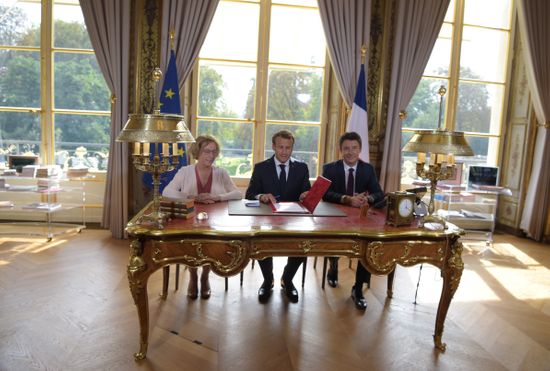 French President Emmanuel Macron C Signs Editorial Stock Photo - Stock ...