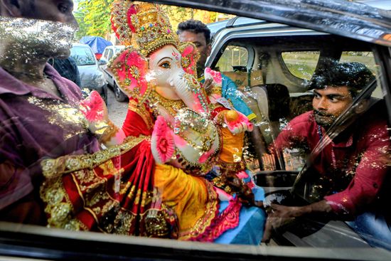 People Seen Carrying Idol Lord Ganesha Editorial Stock Photo - Stock ...