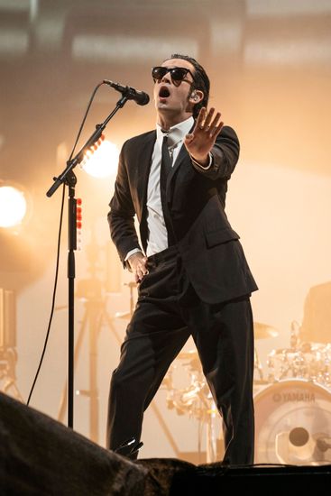Lead Singer Matthew Matty Healy 1975 - Foto de stock de contenido ...