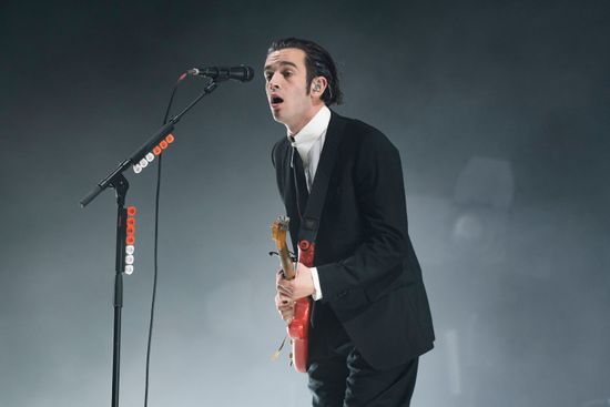 Lead Singer Matthew Matty Healy 1975 - Foto de stock de contenido ...